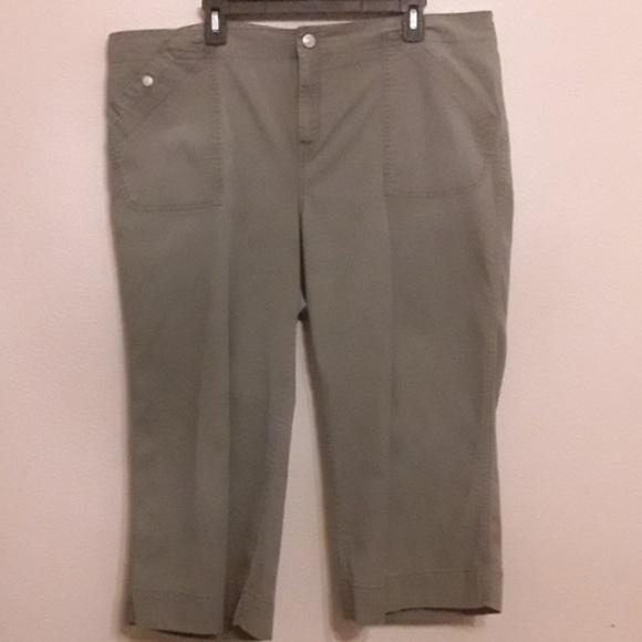 Dockers | Pants & Jumpsuits | 5 For 25 Dockers Capris Sz 2w | Poshmark